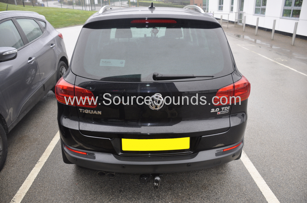 VW_Tiguan_2016_reverse_camera_installation - Source Sounds